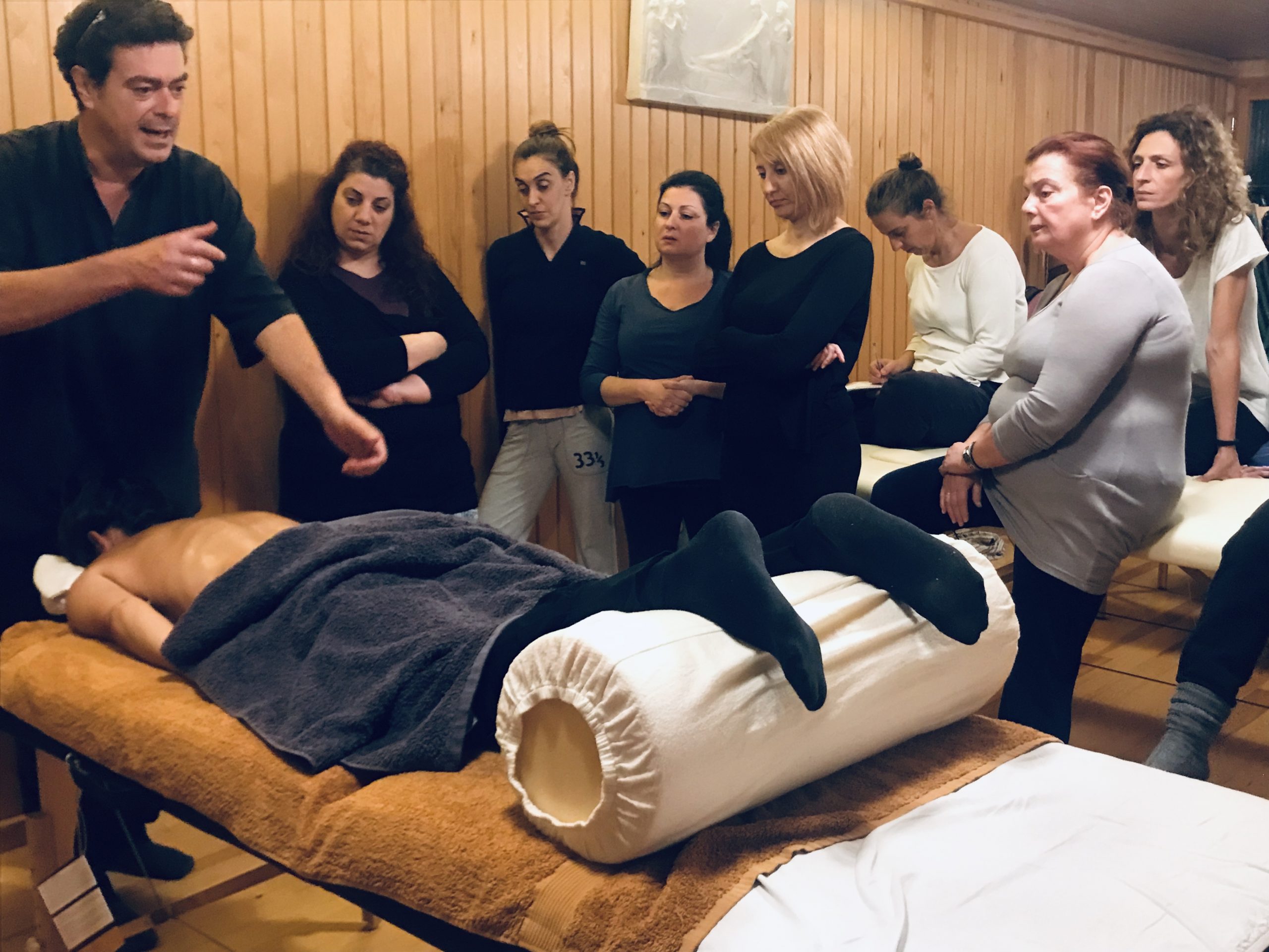 Αγιουρβεδικο μασαζ πλατης για ολους - Massage Tables